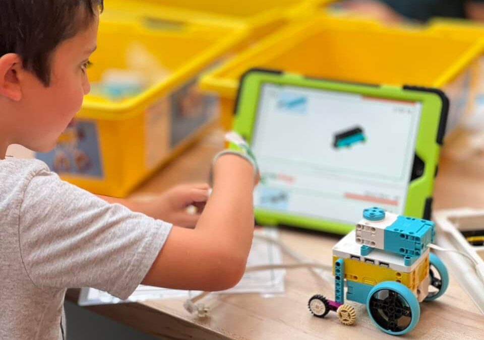Bot Builders Using Cubelets Robot Blocks